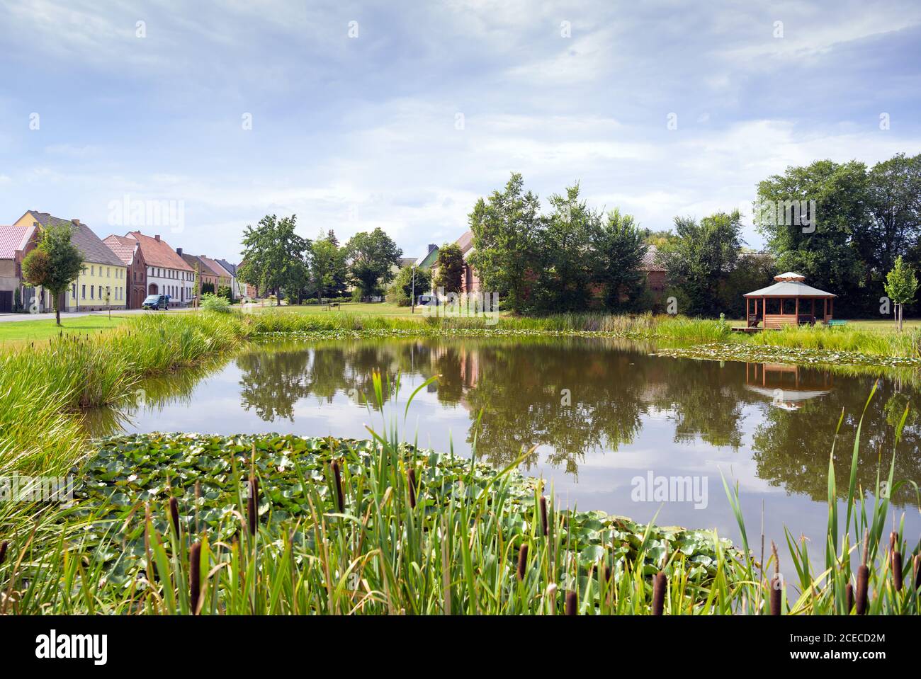 Oehna, Germany. 18th Aug, 2020. Houses and a pond near the center of ...