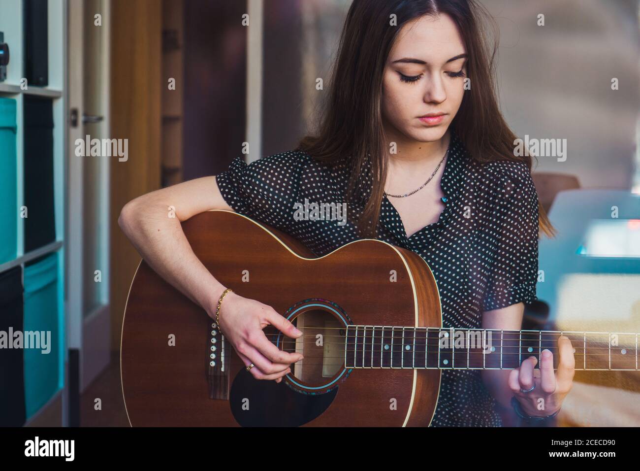Woman guitar romantic alone hi-res stock photography and images - Alamy