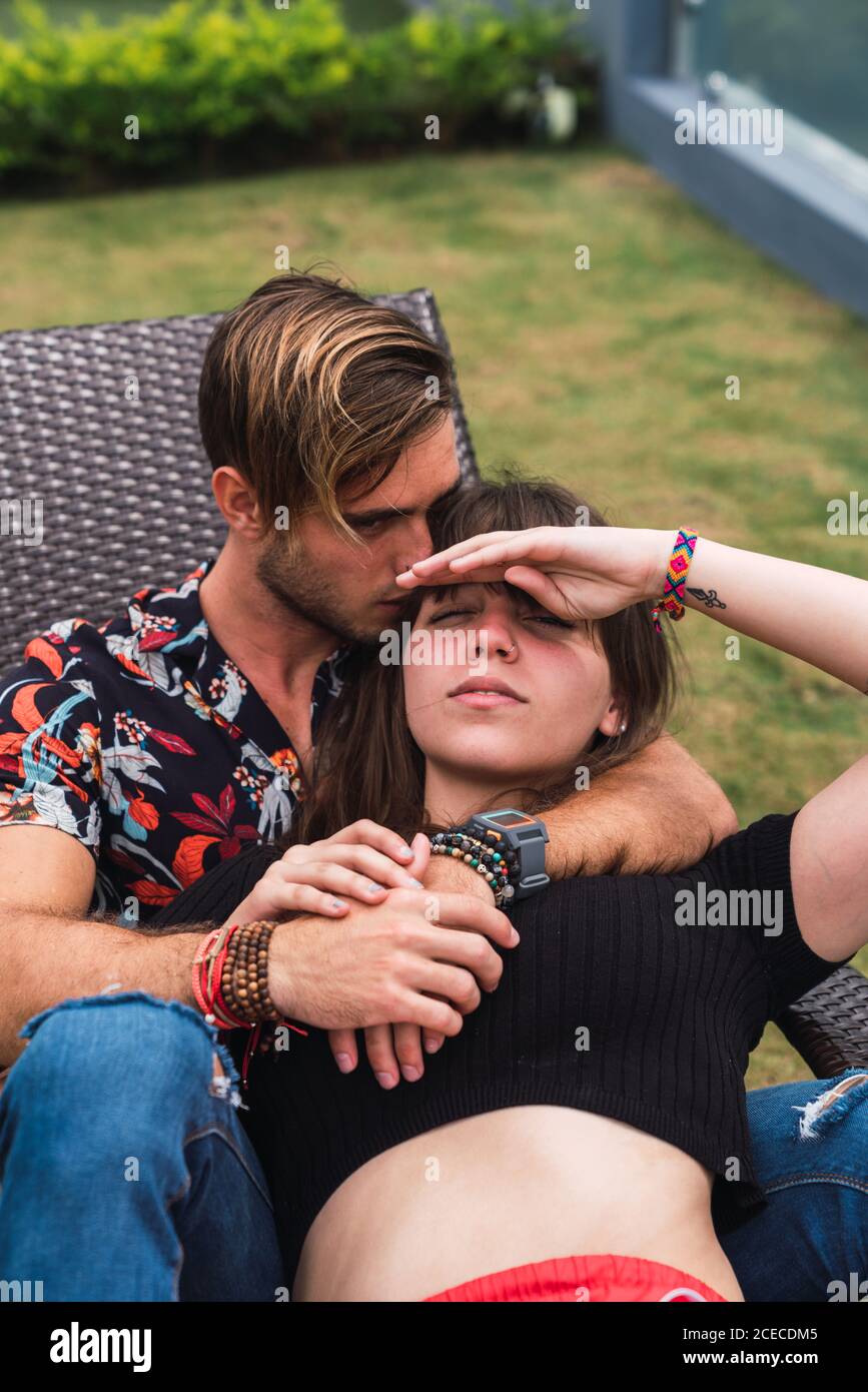 Cute couple cuddling hi-res stock photography and images - Alamy