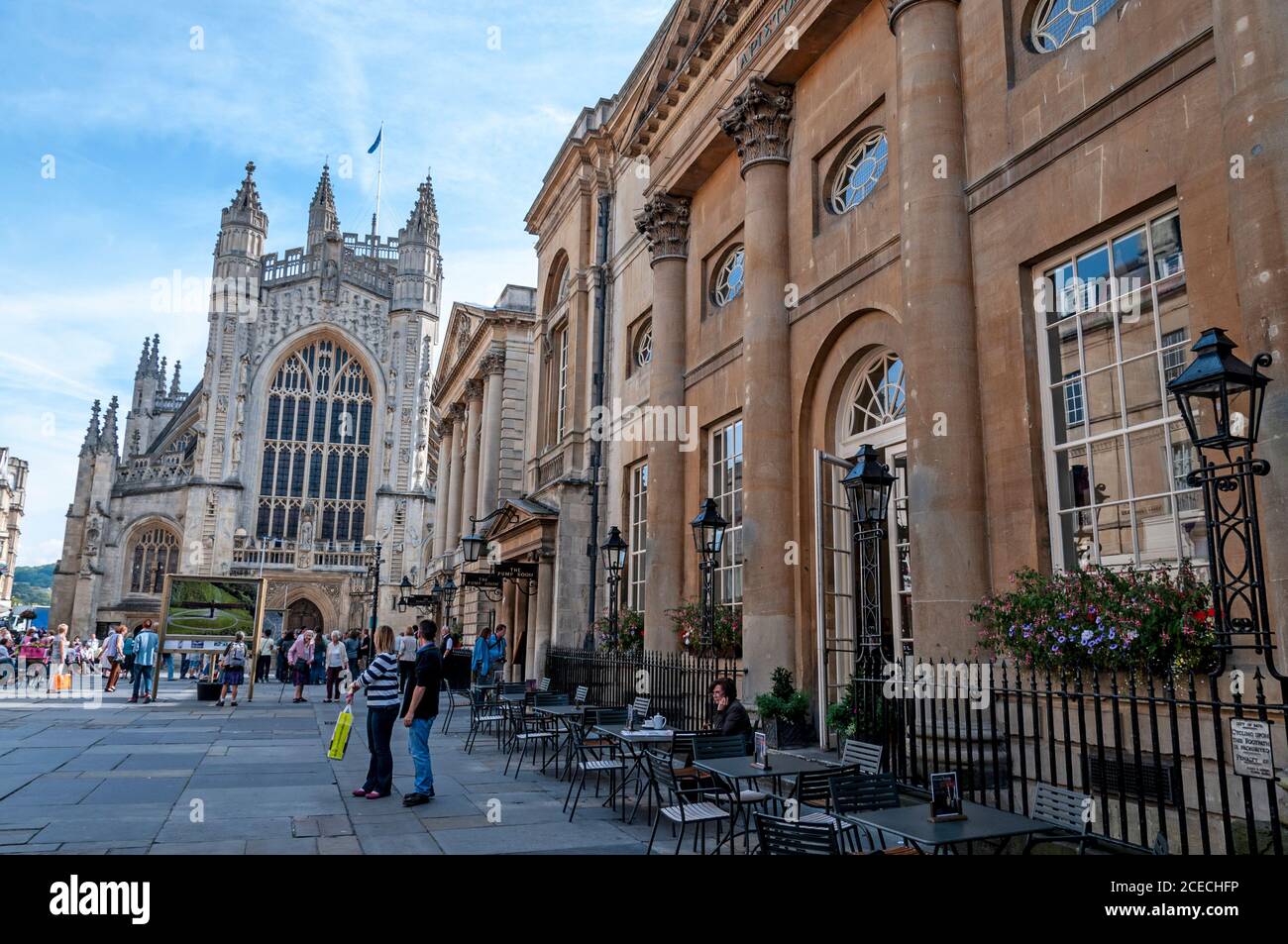Bath Abbey and the main visitor entrance to the Roman Baths in the Abby ...