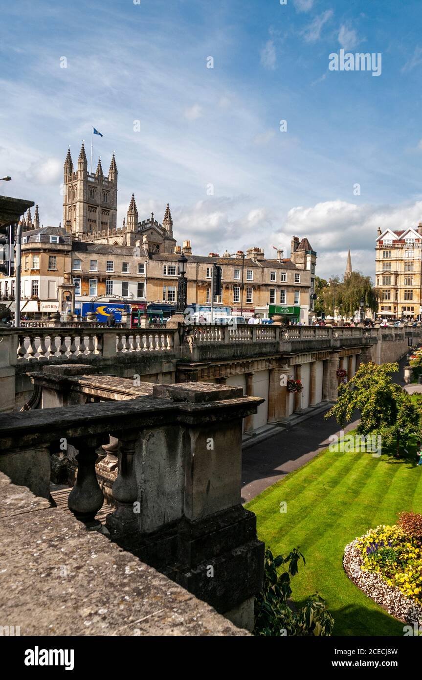 The imposing skyline of the towers of Bath Abbey from Parade Gardens in ...