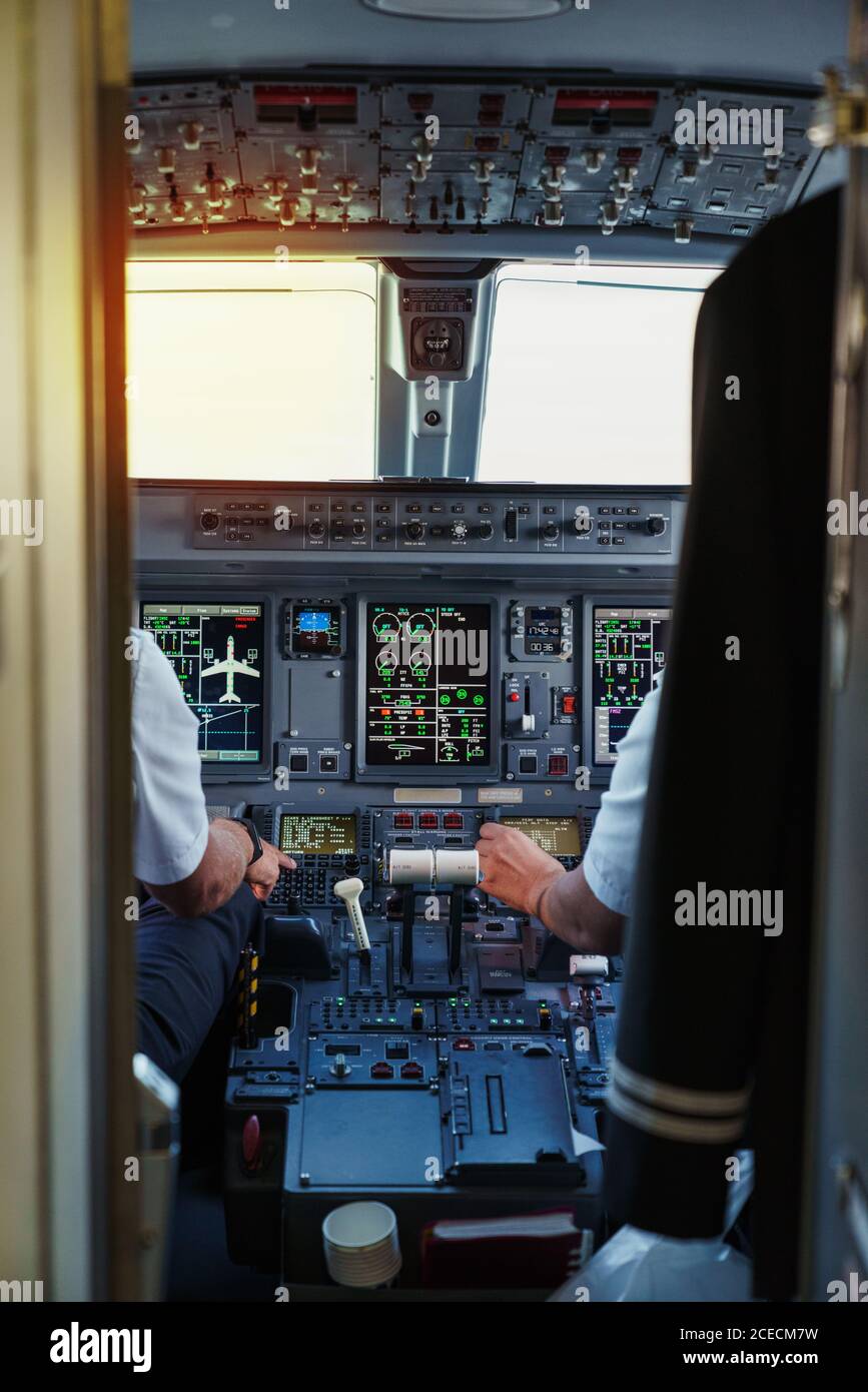Airplane cockpit windscreen hi-res stock photography and images - Alamy