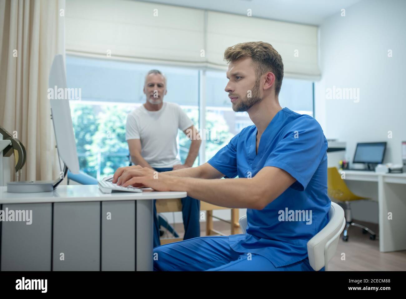 Patient profile computer hi-res stock photography and images - Alamy