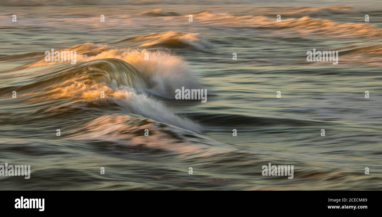 Golden waves hi-res stock photography and images - Alamy