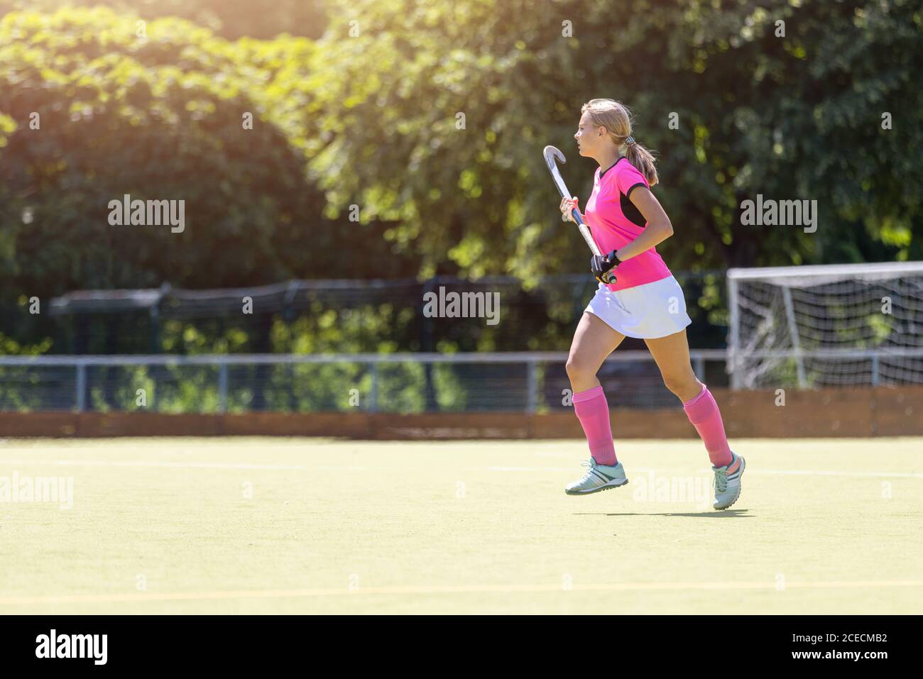 Girl playing field hockey hi-res stock photography and images - Alamy