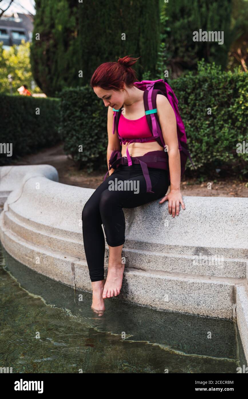 Sitting on parapet hi-res stock photography and images - Alamy