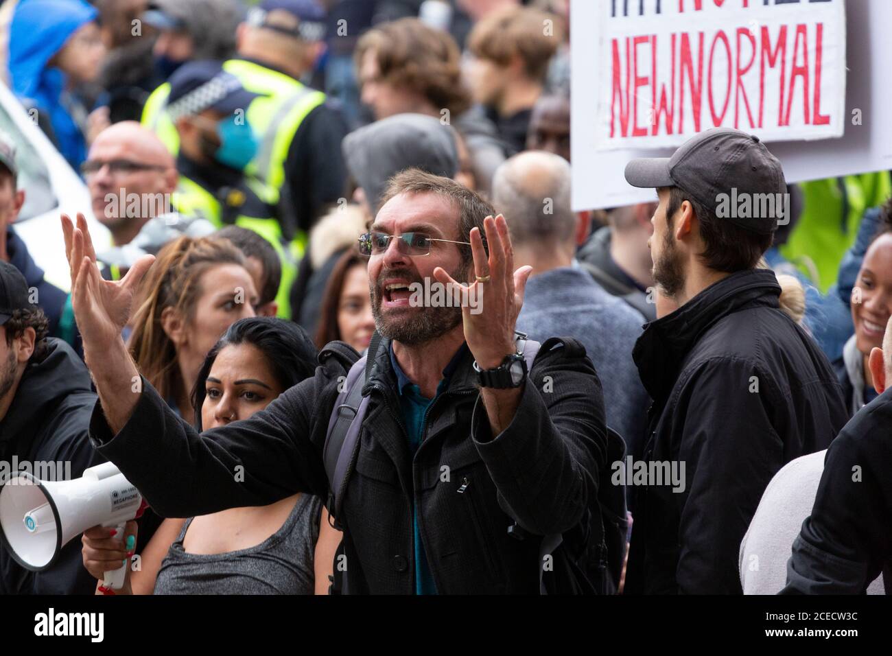 Angry crowd hi-res stock photography and images - Alamy