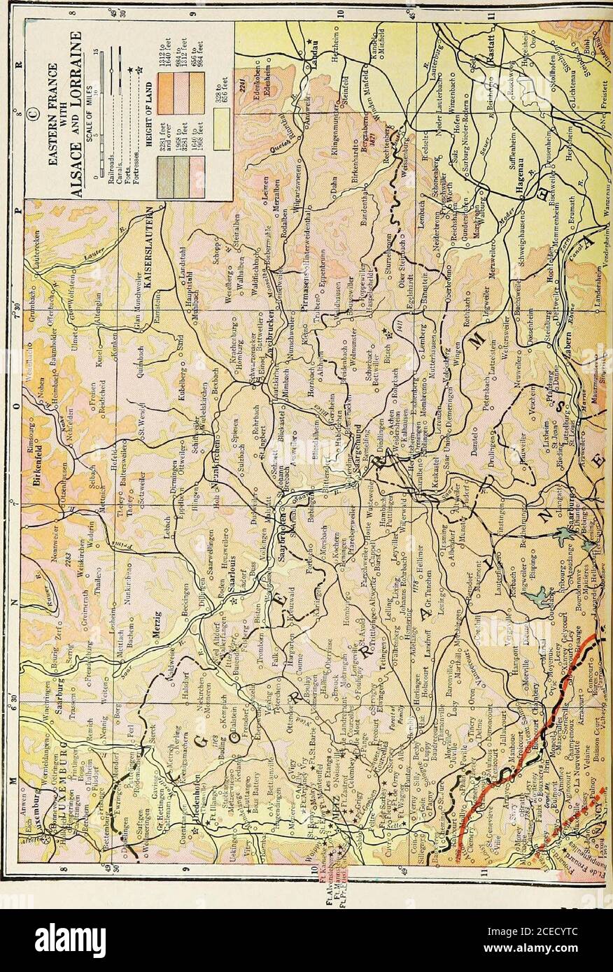 Two warring armies hi-res stock photography and images - Alamy