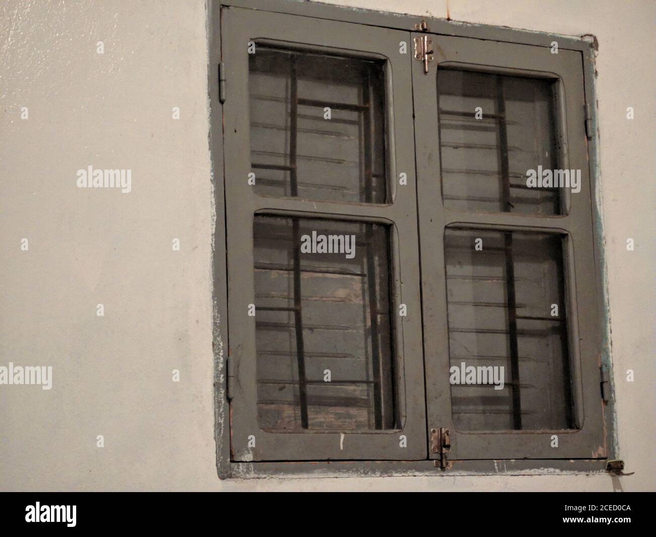 Old brown window hi-res stock photography and images - Alamy