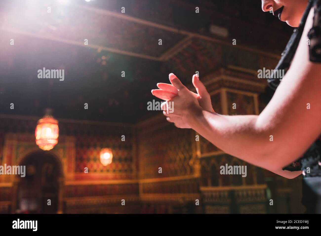 Lady clapping hi-res stock photography and images - Alamy