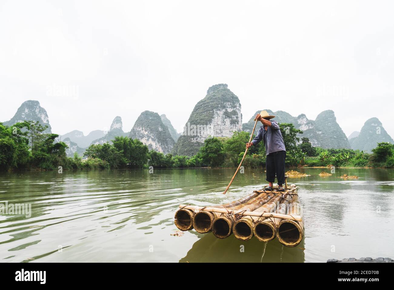 Chinese villager rafting on Quây Son river Stock Photo - Alamy