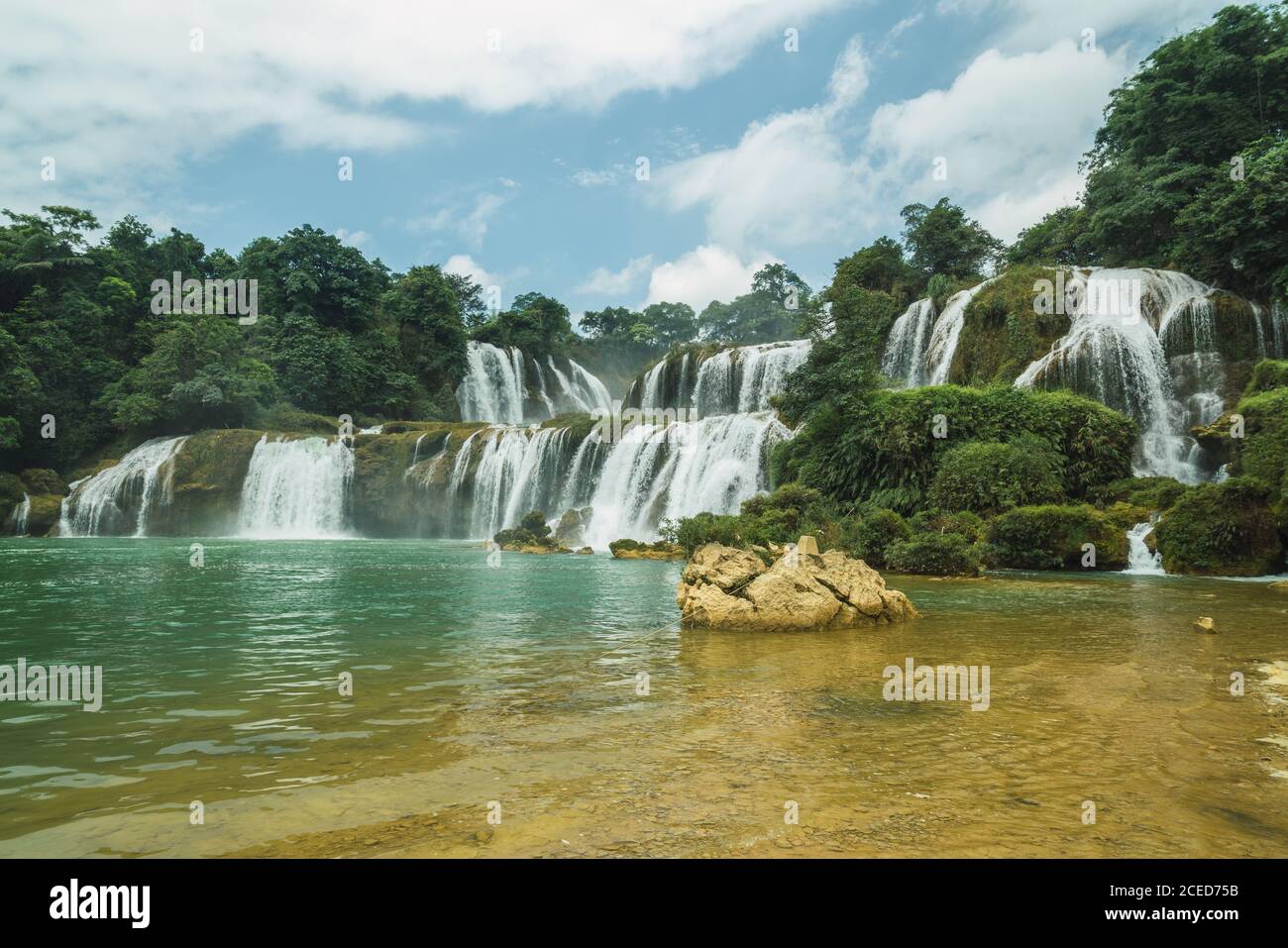 Stunning cascade of Chinese Detian waterfall Stock Photo - Alamy
