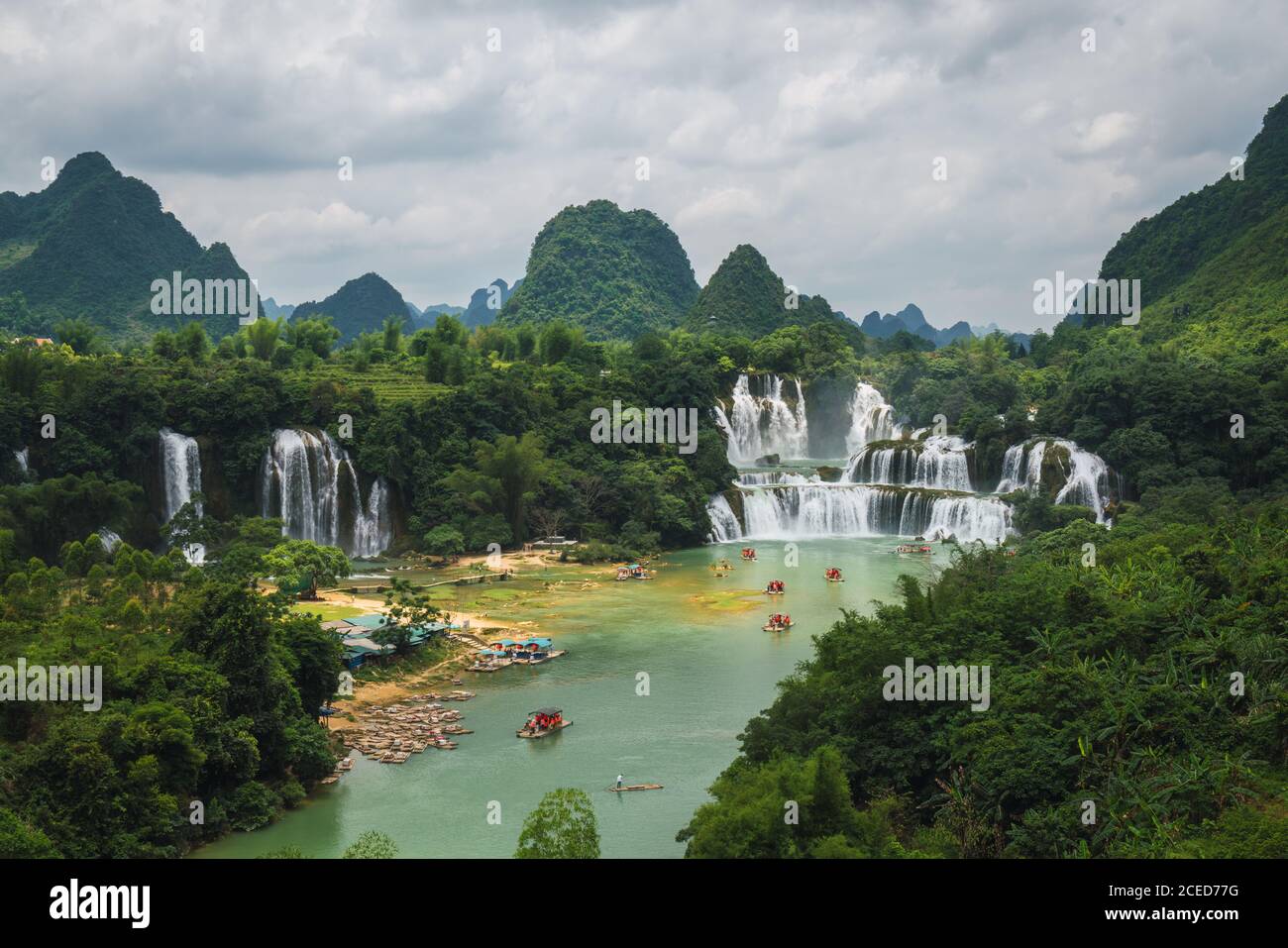 Stunning cascade of Chinese Detian waterfall Stock Photo - Alamy