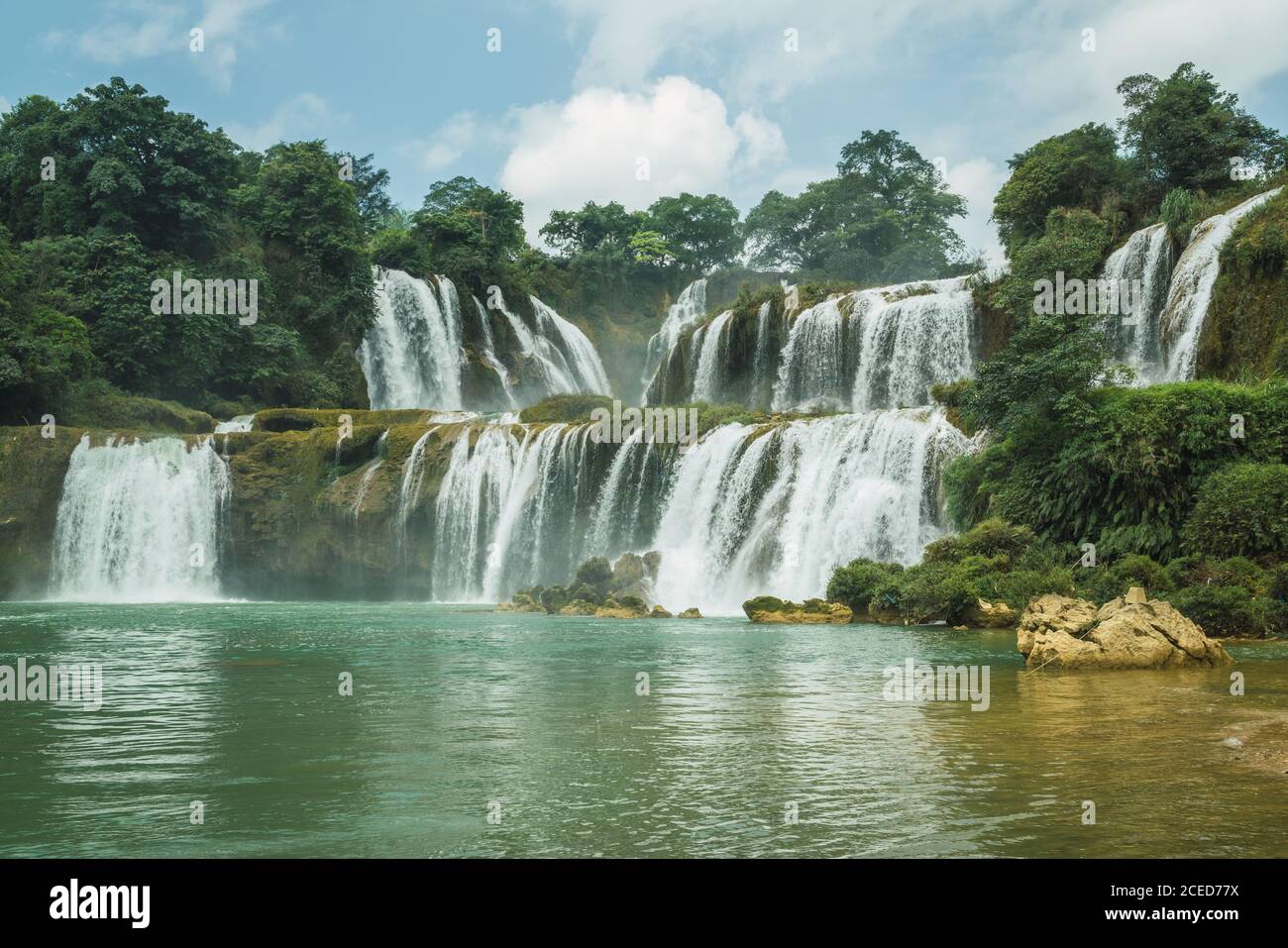 Stunning cascade of Chinese Detian waterfall Stock Photo - Alamy