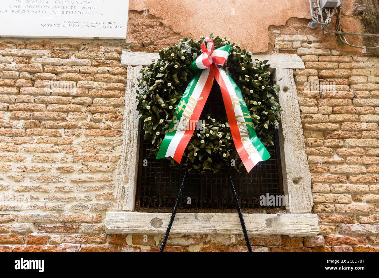 Closeup shot of a flower wreath with the Italian flag ribbons Stock ...