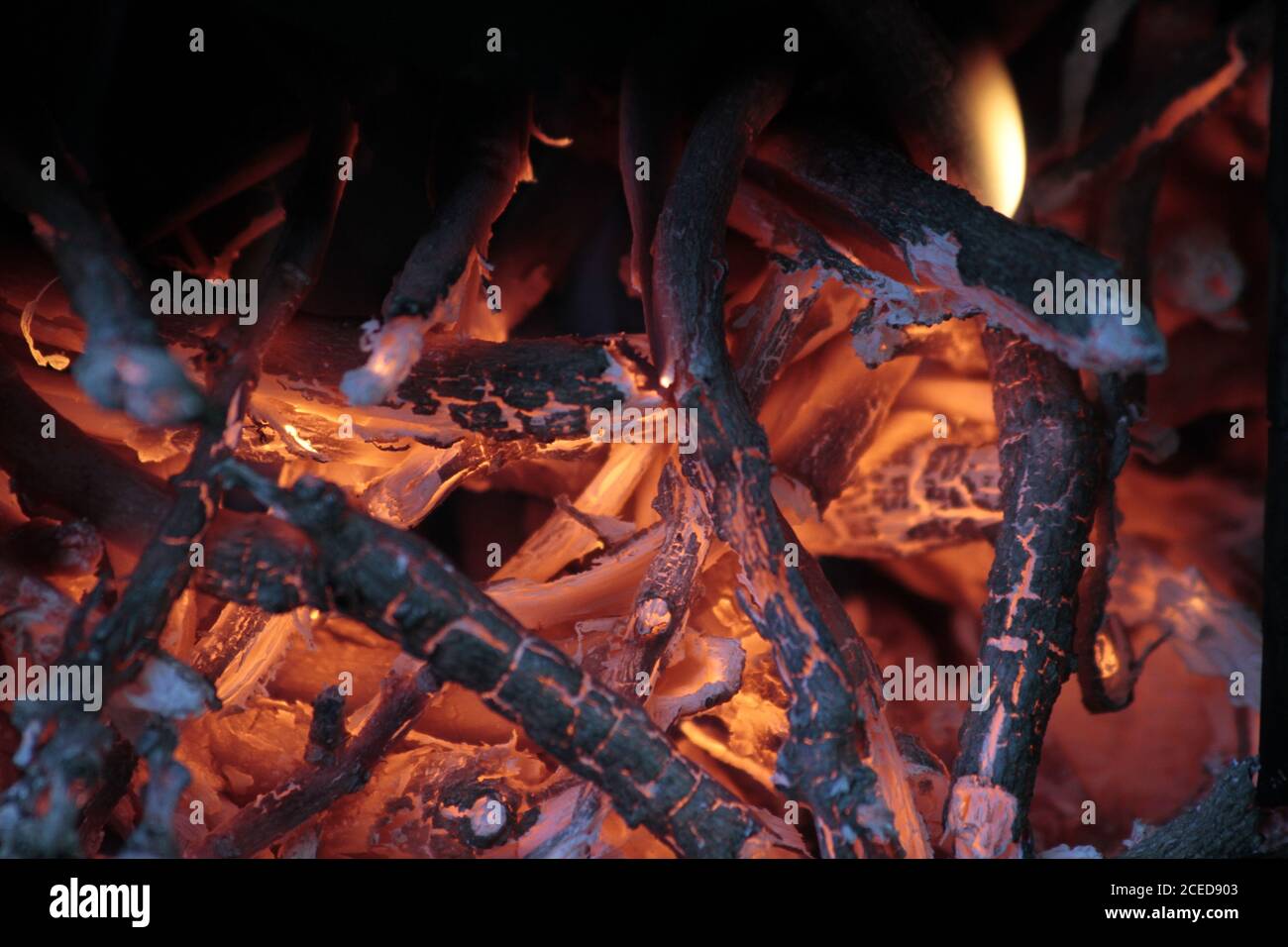 Burn pieces of wood hi-res stock photography and images - Alamy