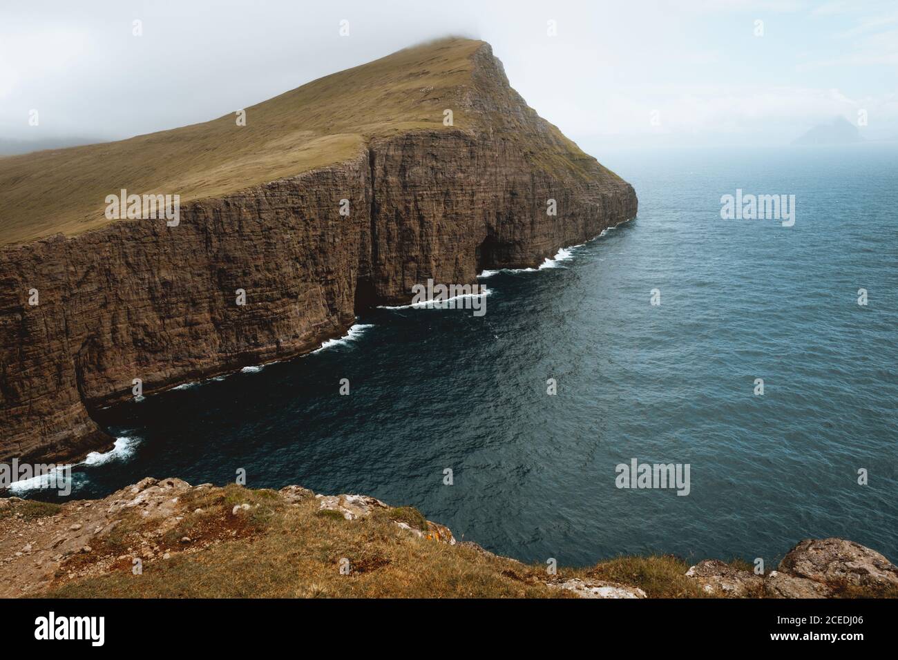 ocean at cliff in Feroe Island Stock Photo - Alamy