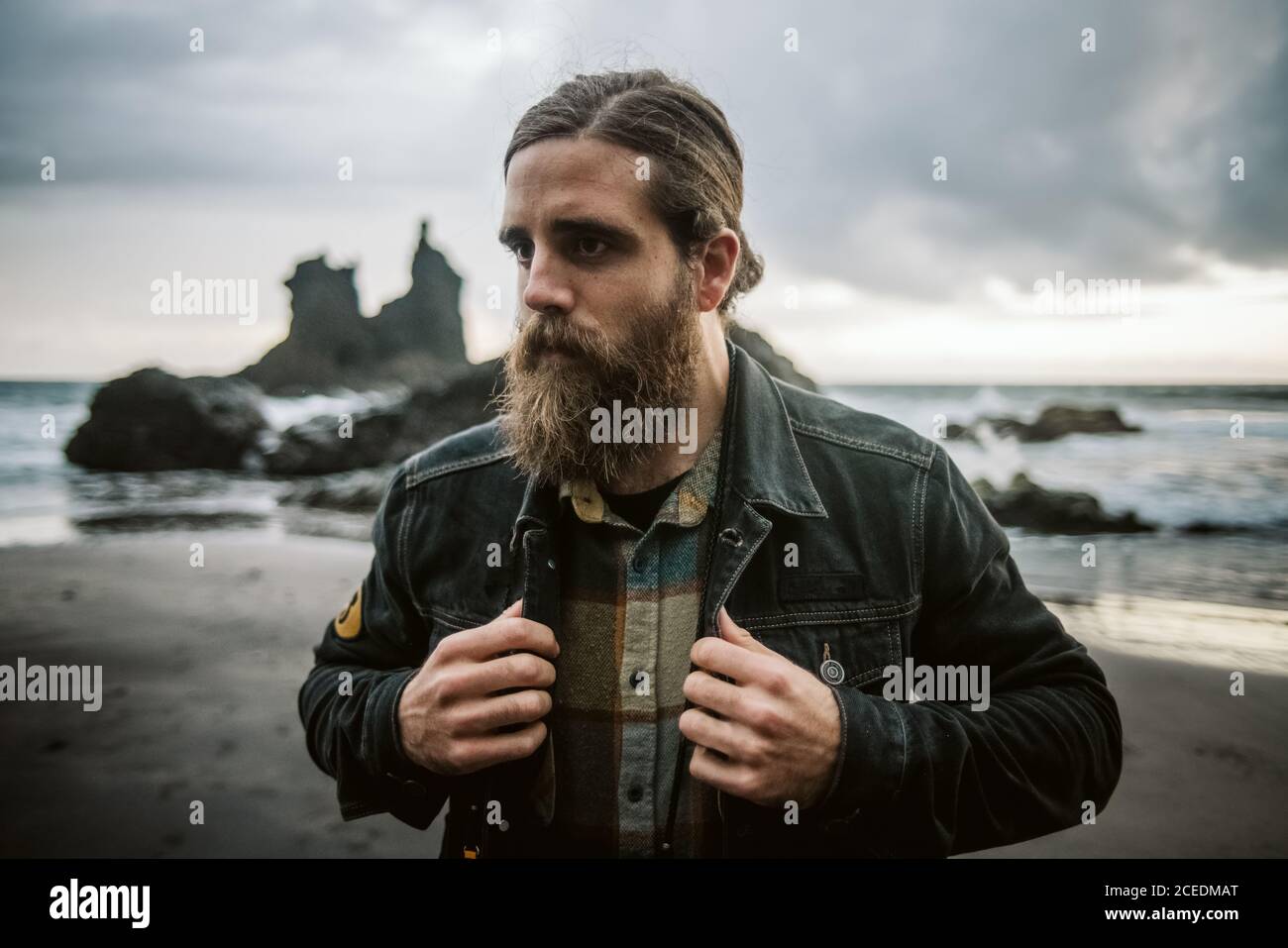 Bearded man standing near sea Stock Photo - Alamy