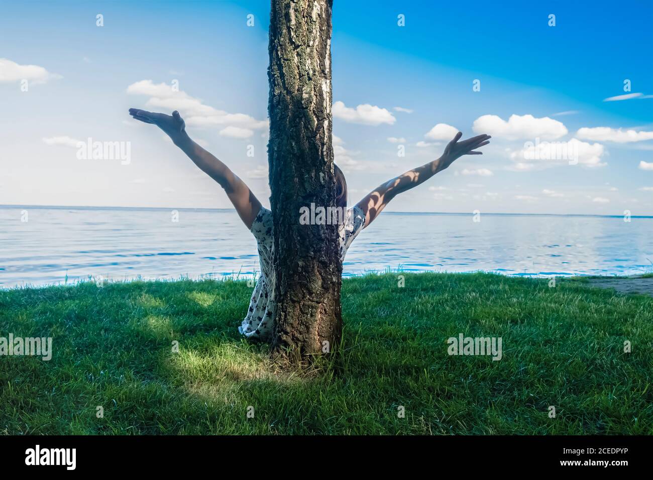 Woman sitting against tree trunk hi-res stock photography and images ...
