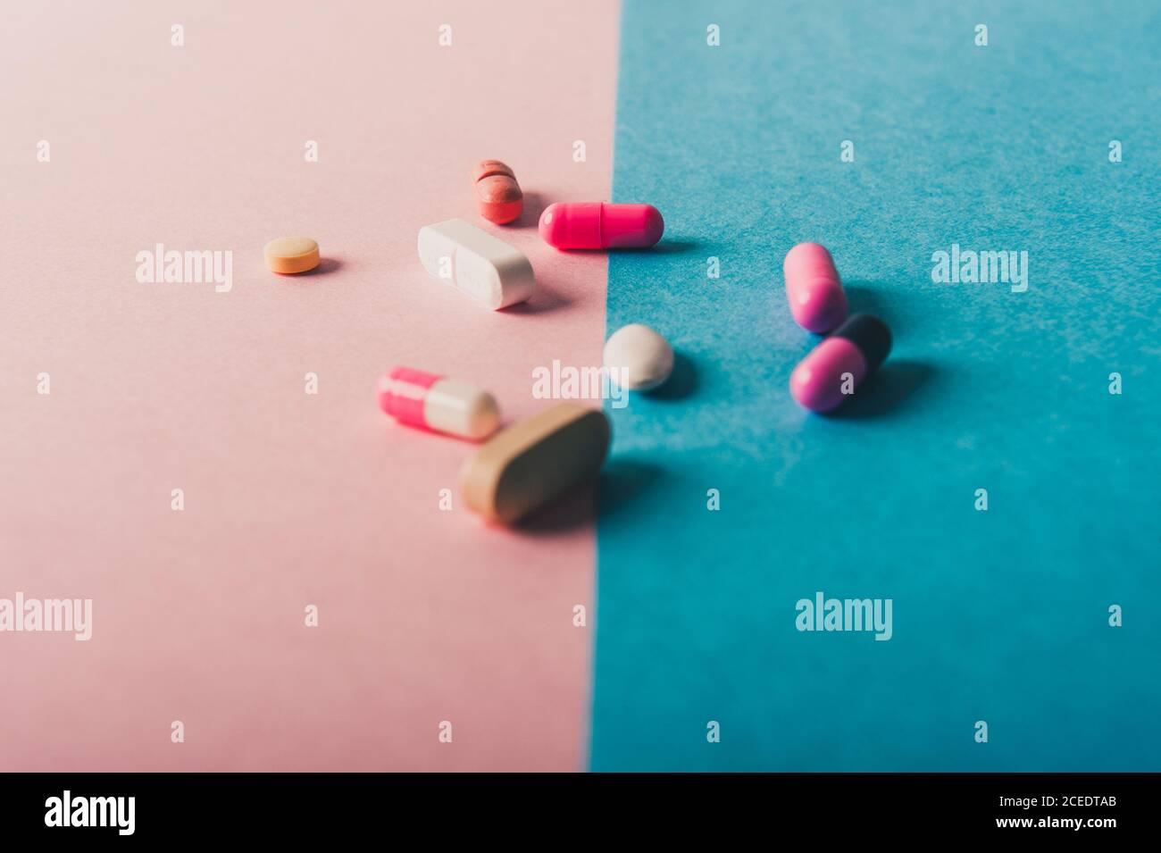 Pink and blue capsules hi-res stock photography and images - Alamy