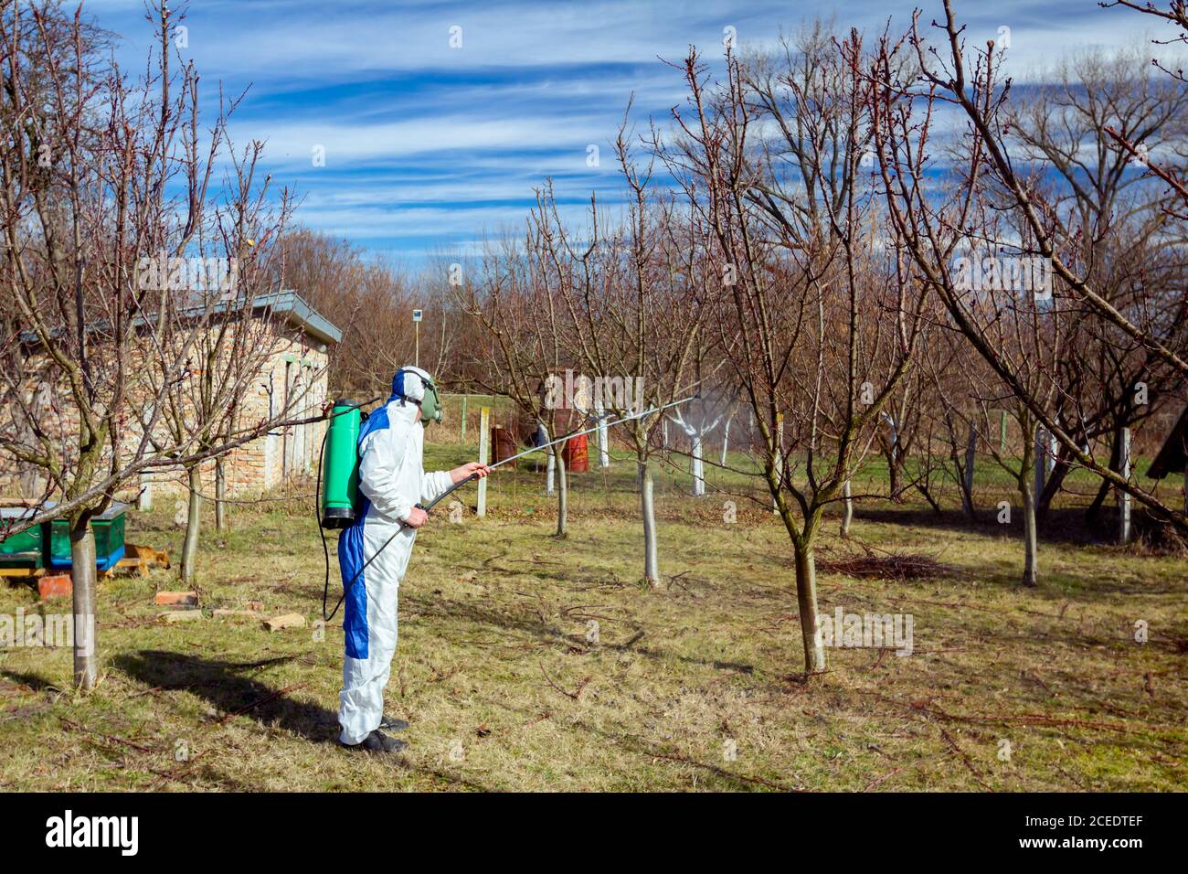 Protective farmer pesticide clothing hi-res stock photography and ...
