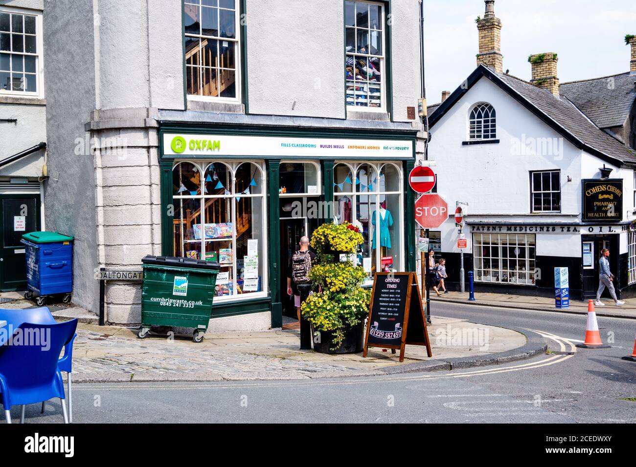 Oxfam founded 1942 hi-res stock photography and images - Alamy