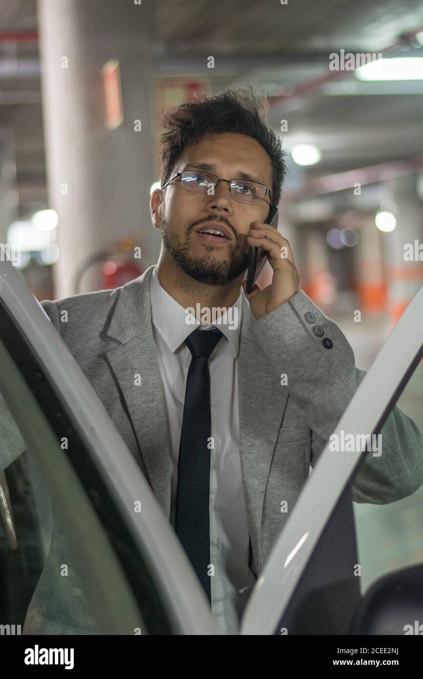 Person entering car hi-res stock photography and images - Alamy