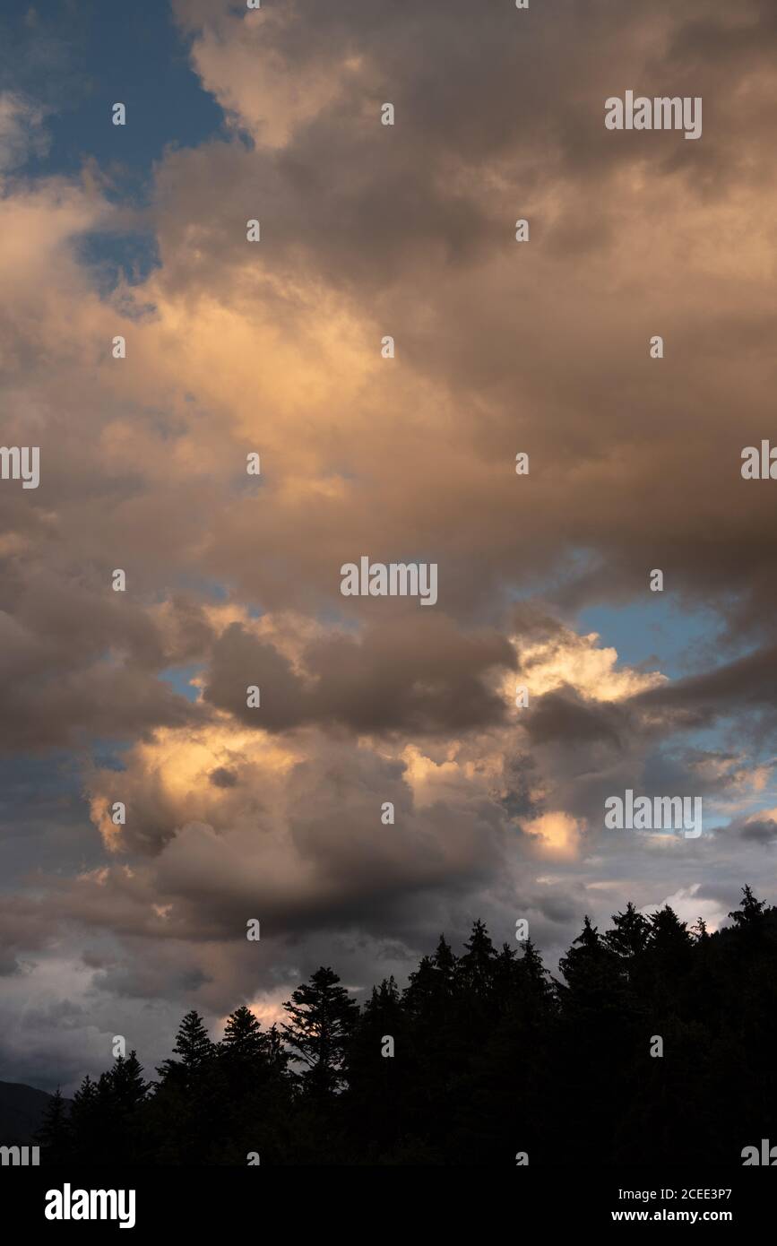 Skyscape hi-res stock photography and images - Alamy