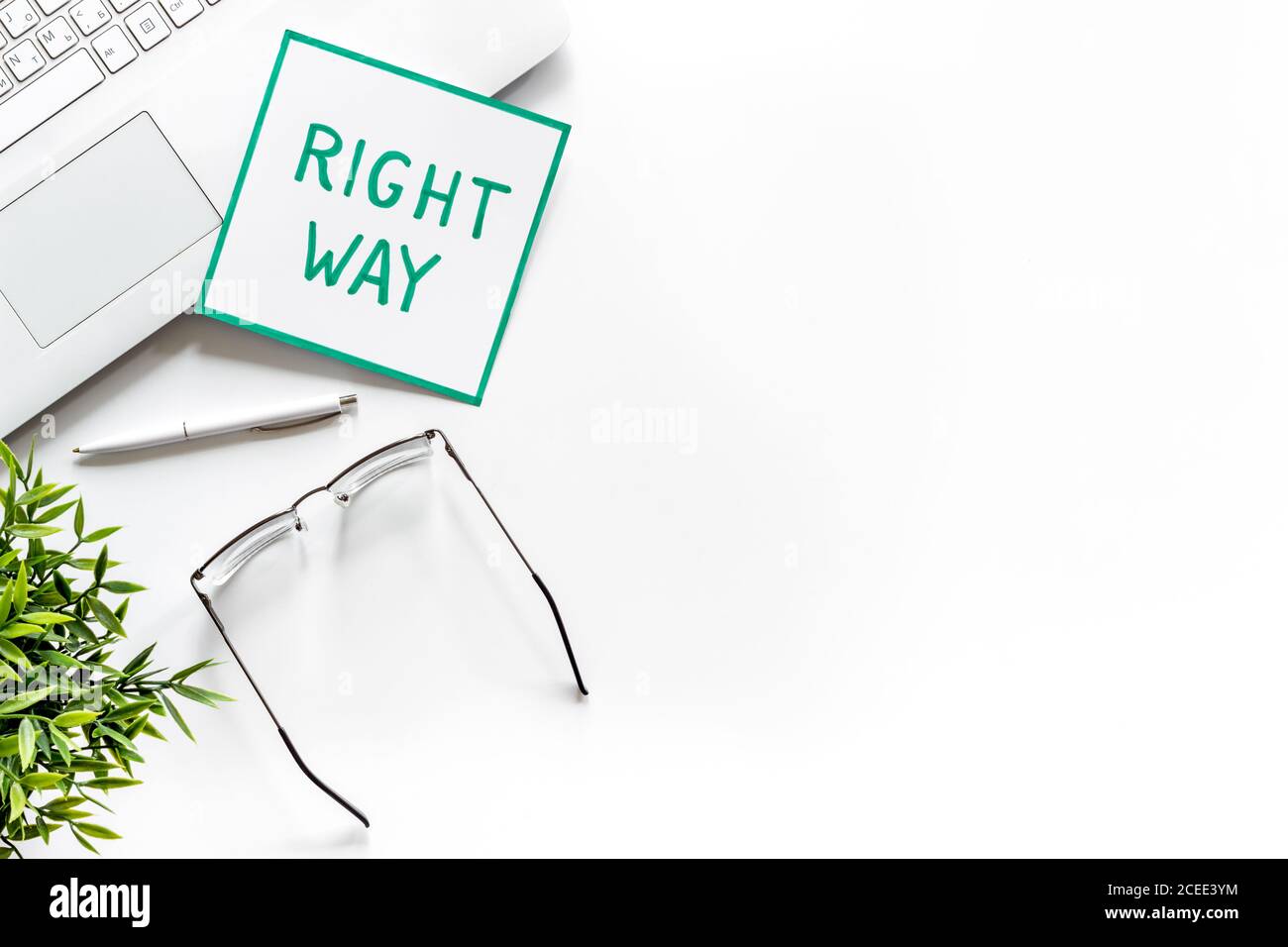 Right way icon on white office desk top view copy space Stock Photo - Alamy