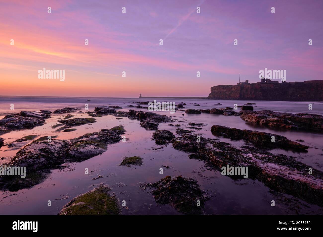 King edwards bay and tynemouth priory hi-res stock photography and ...