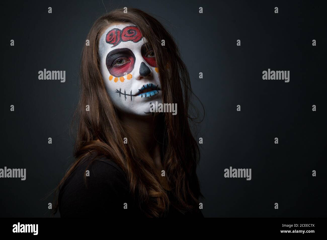 Looking side horror woman hi-res stock photography and images - Alamy