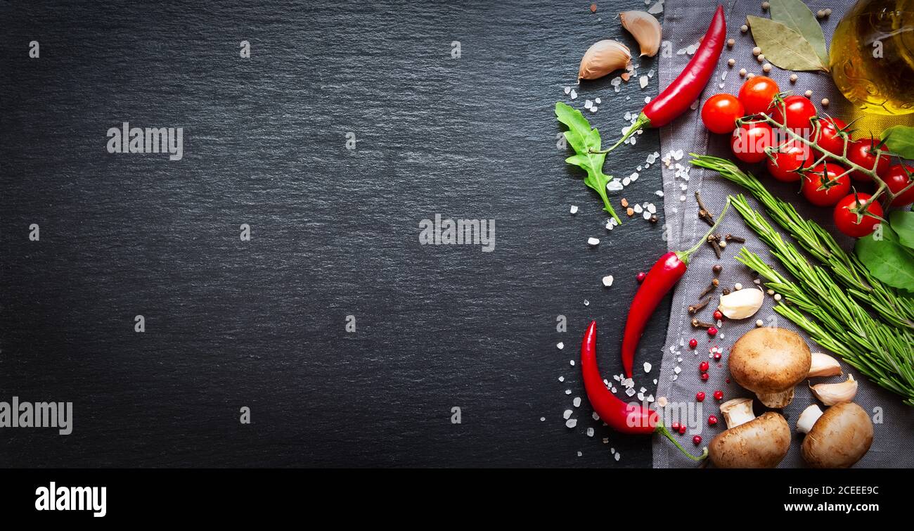 Dark food background hi-res stock photography and images - Alamy