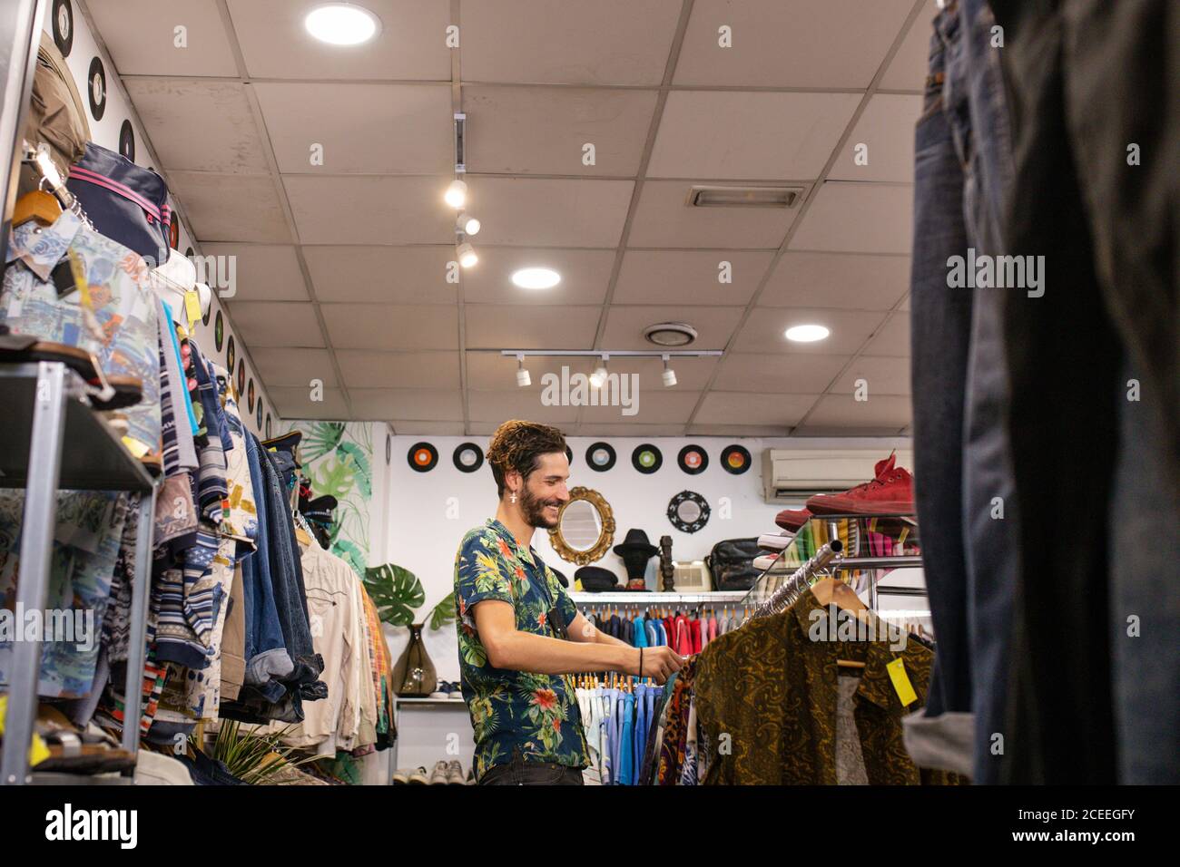 Garment bags hi-res stock photography and images - Alamy