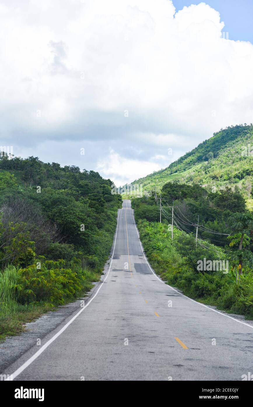 Straight country road in wilderness hi-res stock photography and images ...