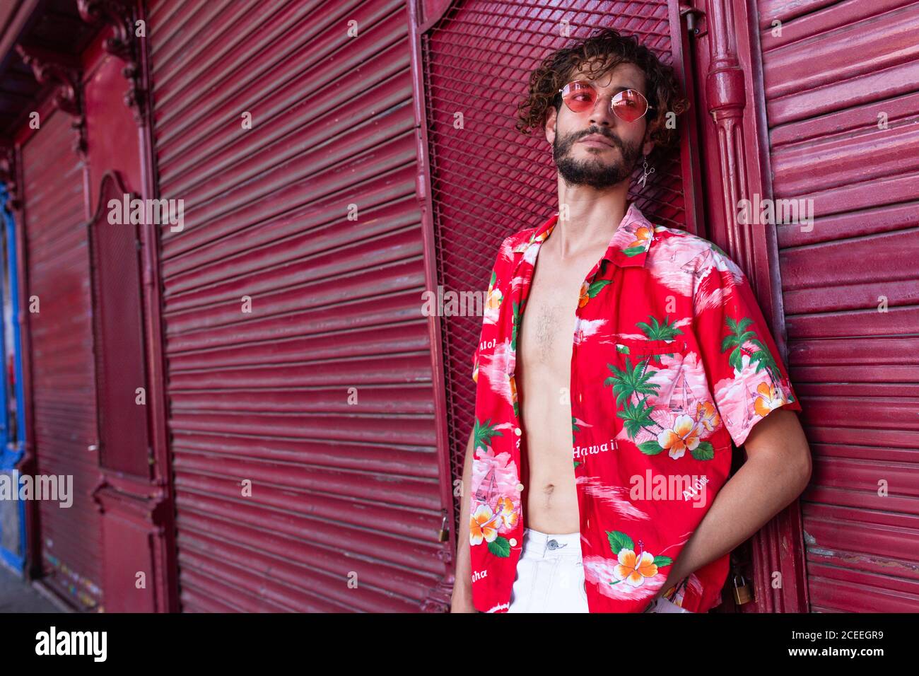 Man near wall hi-res stock photography and images - Alamy