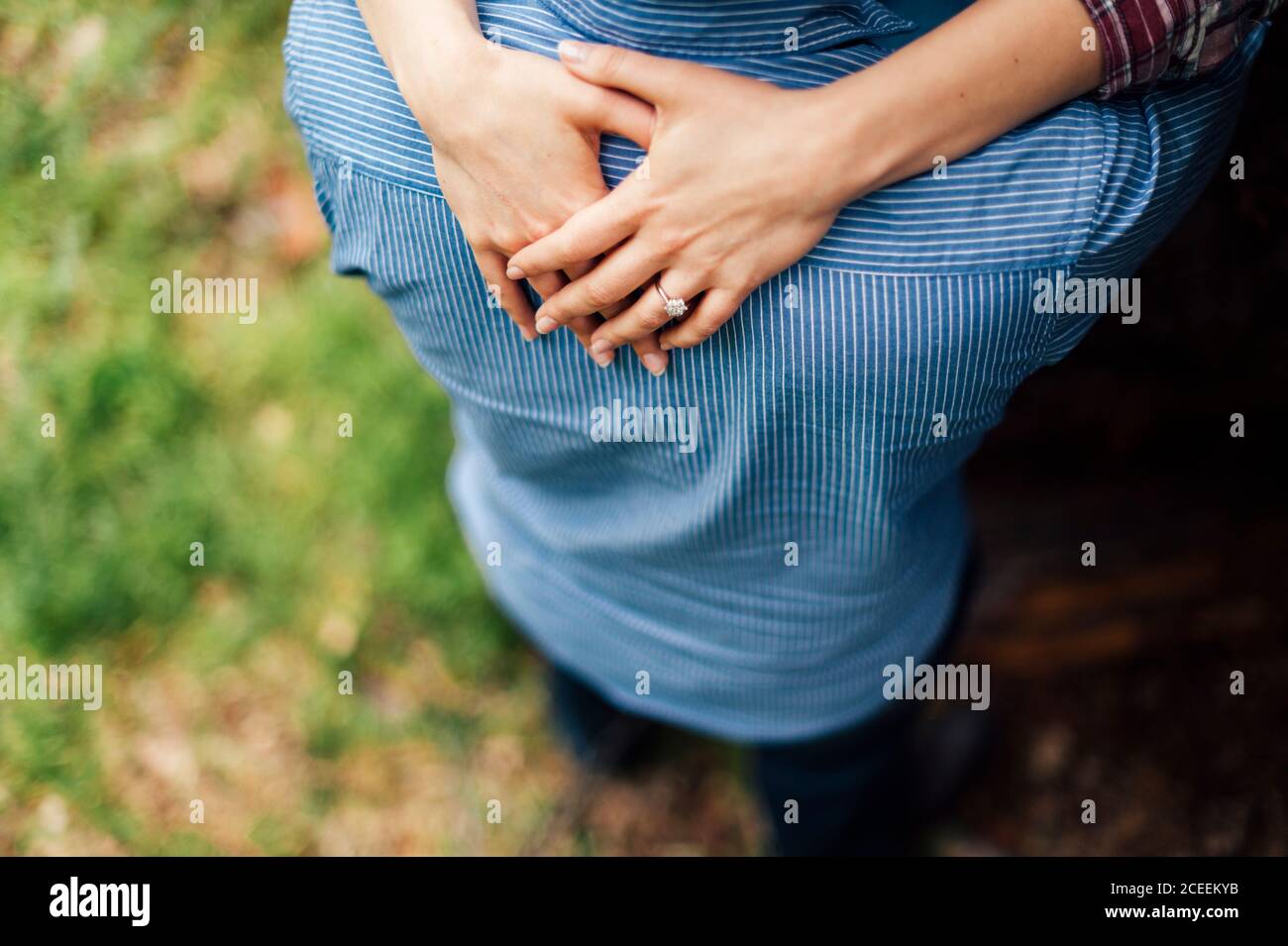 Embracing the shoulder hi-res stock photography and images - Alamy