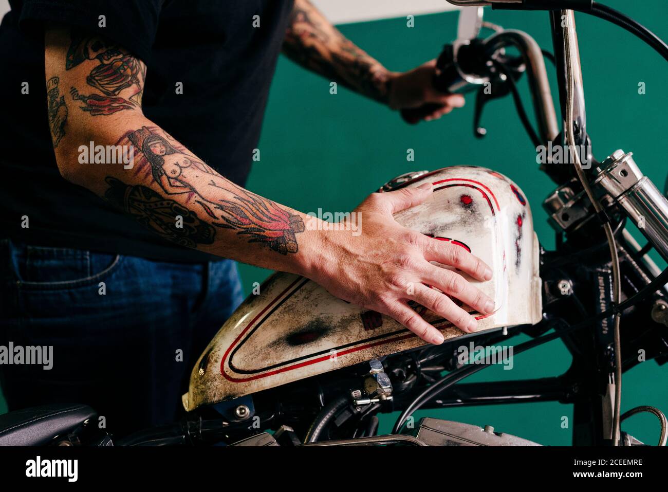 Pushing motorcycle hi-res stock photography and images - Alamy