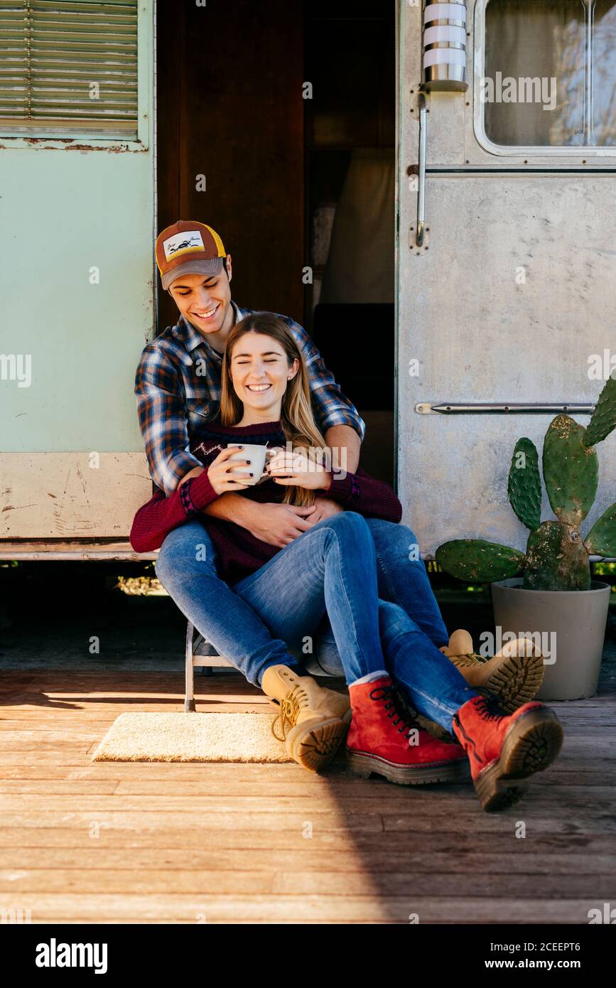 Couple hugging camper van hi-res stock photography and images - Alamy