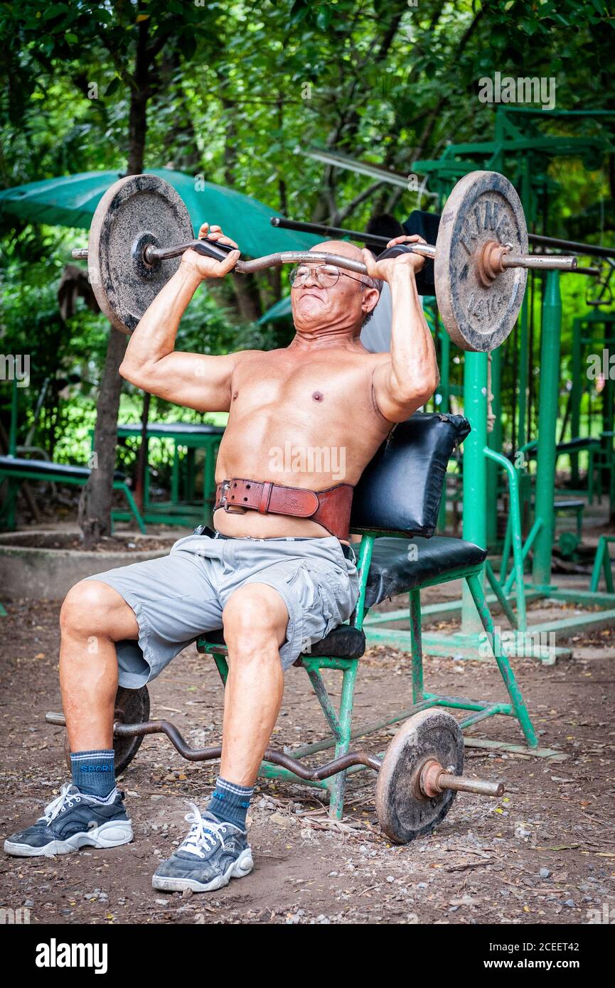 Thai bodybuilder hi-res stock photography and images - Alamy