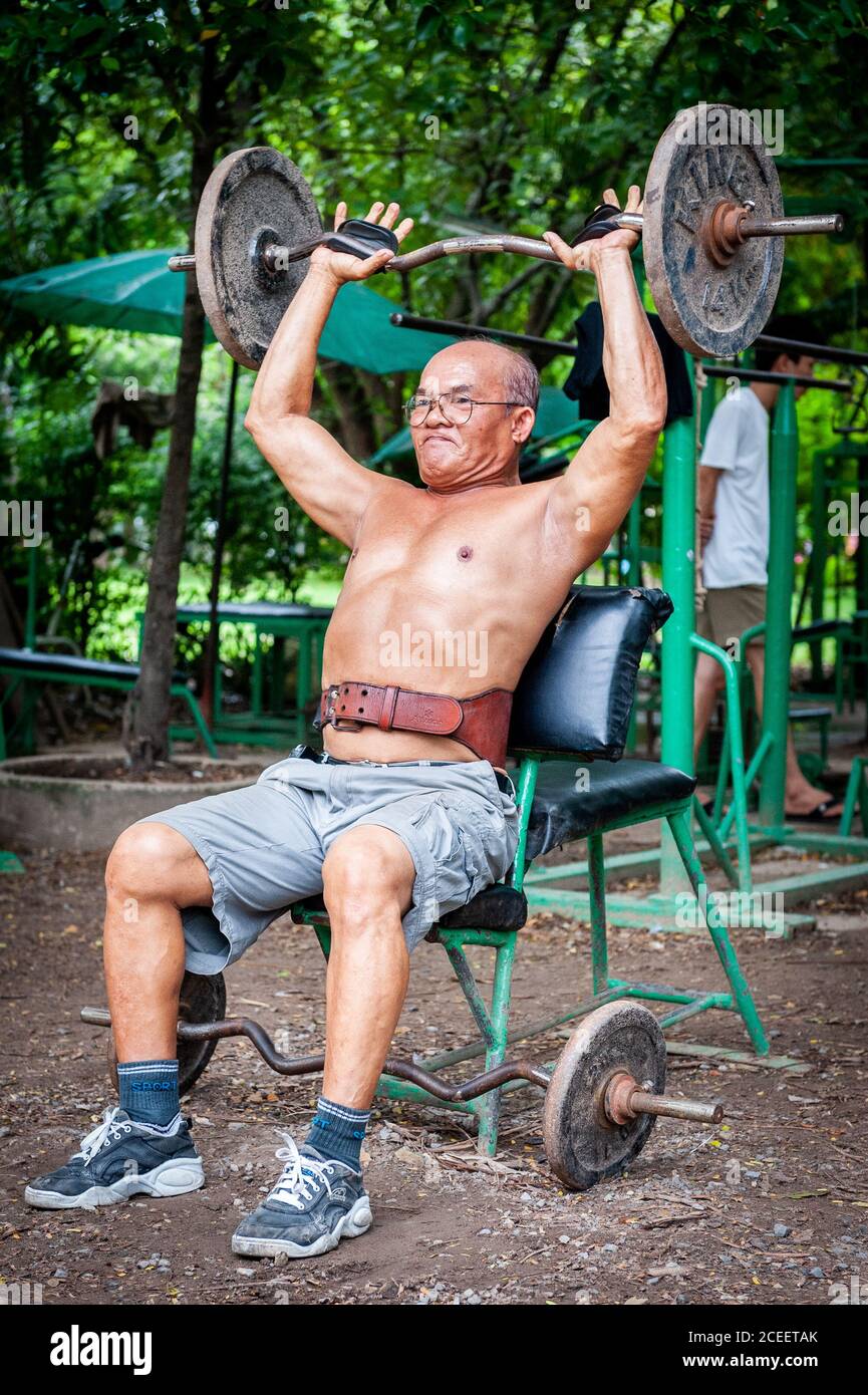 Thai bodybuilder hi-res stock photography and images - Alamy