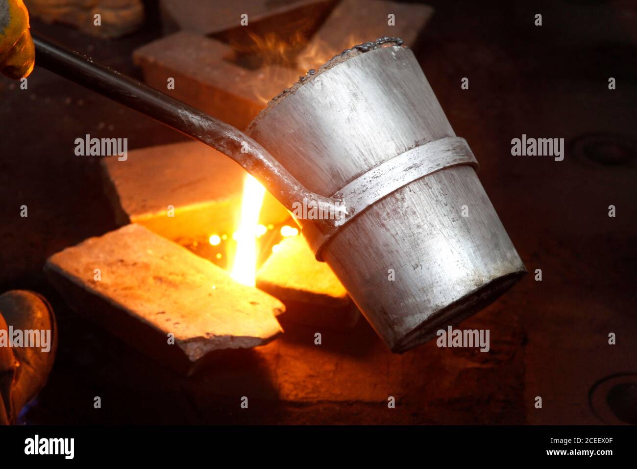 Liquid metal molding hi-res stock photography and images - Alamy