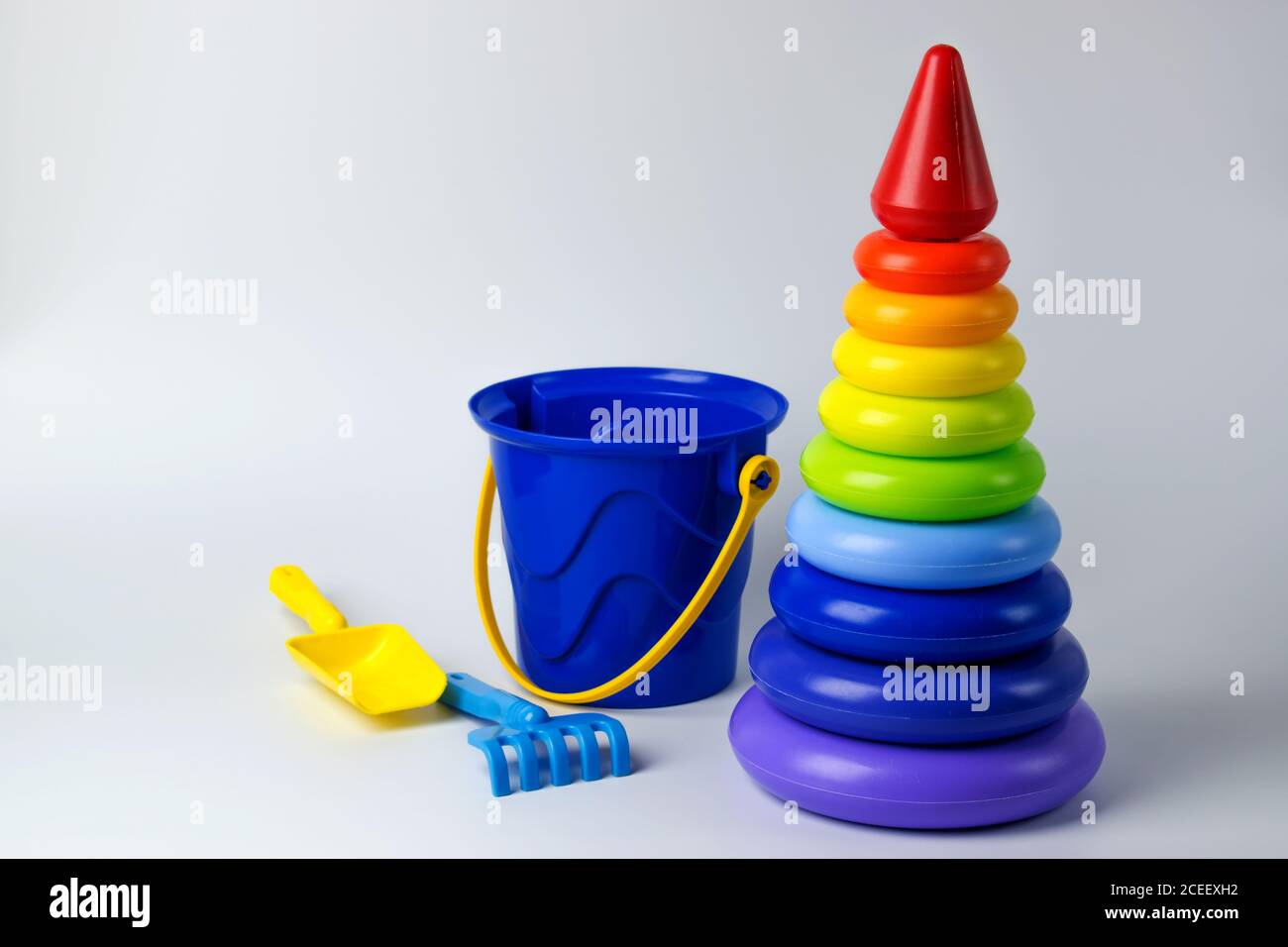 Bucket pyramid hi-res stock photography and images - Alamy