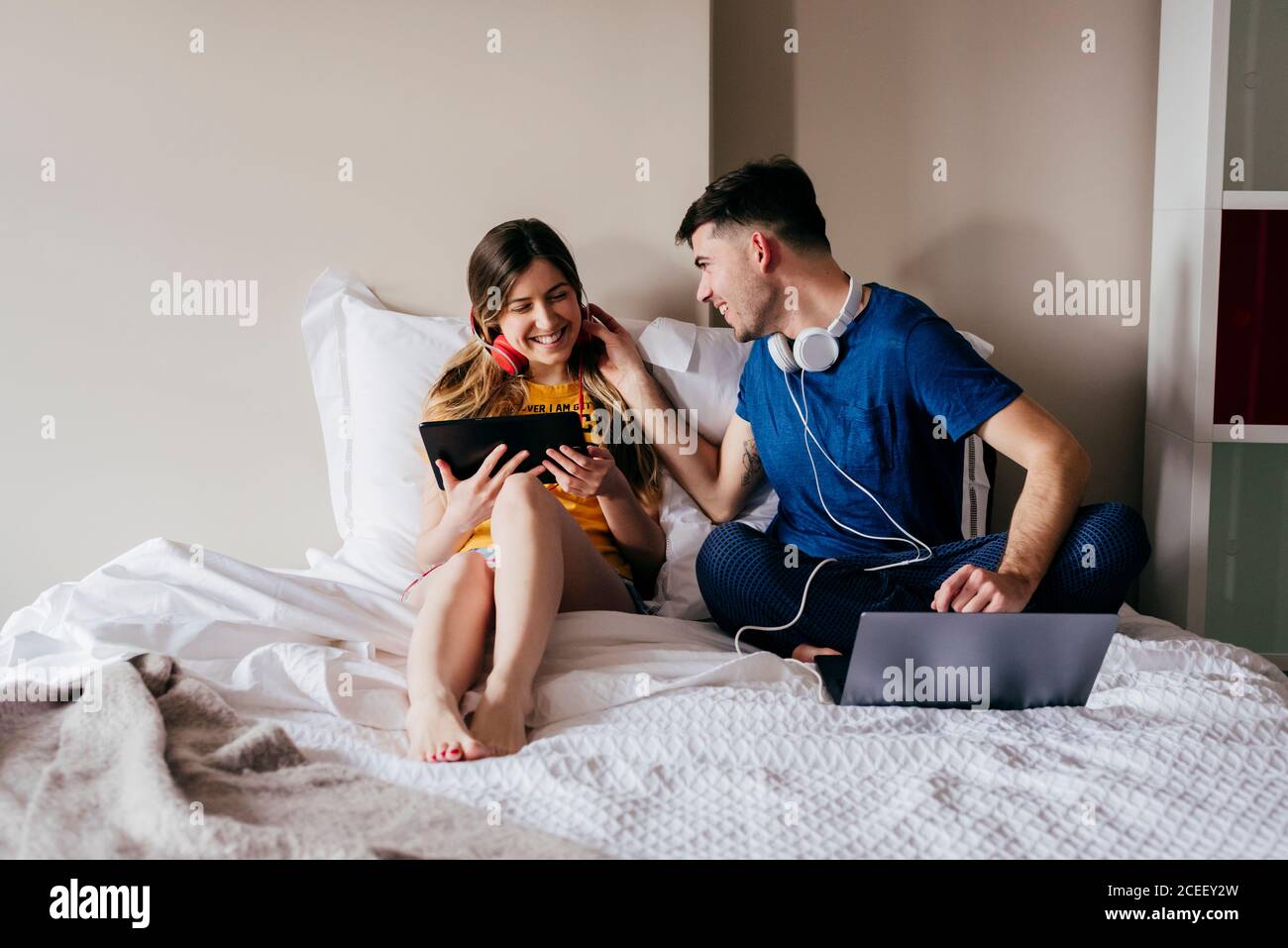 Man interacting with technology hi-res stock photography and images - Alamy