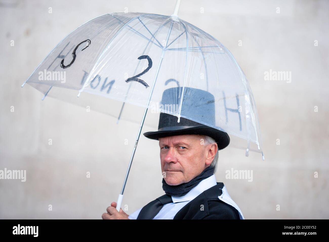 Hs2 protesters outside parliament hi-res stock photography and images ...