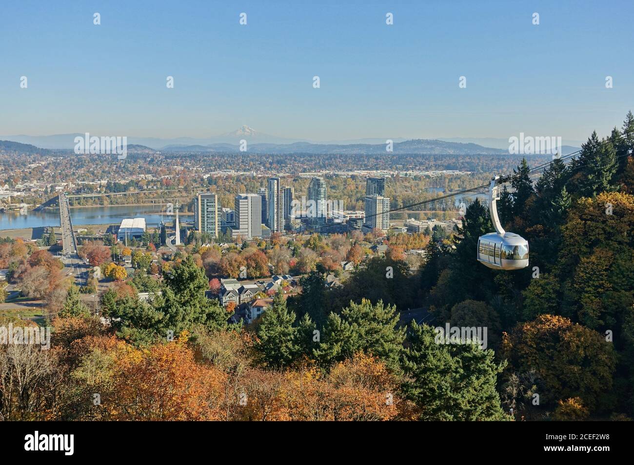 PORTLAND, OR -2 NOV 2019- View of the Portland skyline and the Portland ...
