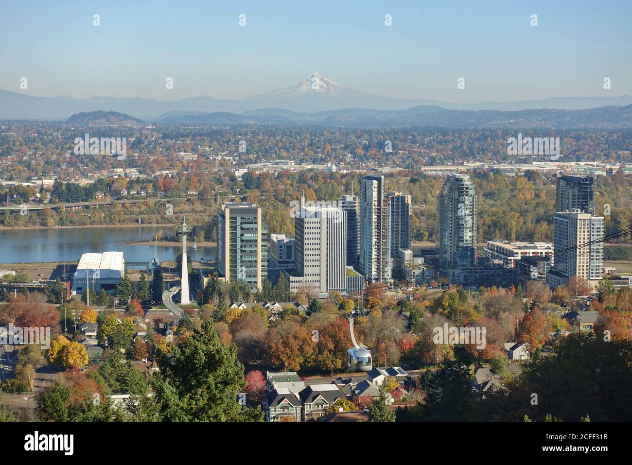PORTLAND, OR -2 NOV 2019- View of the Portland skyline and the Portland ...