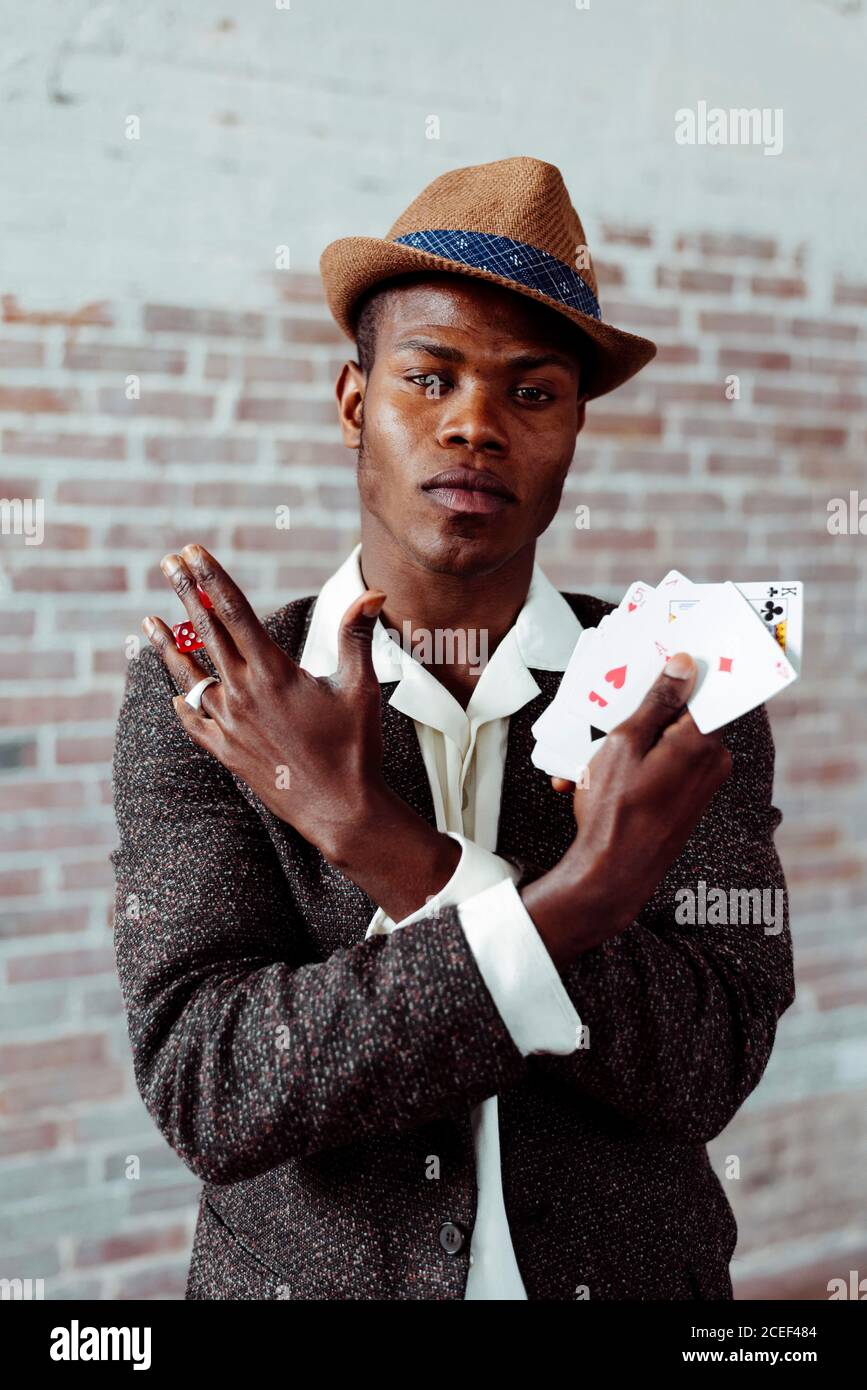 Man showing trick playing cards hi-res stock photography and images - Alamy