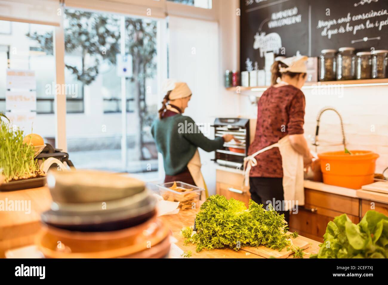 Women cook kitchen restaurant hi-res stock photography and images - Alamy