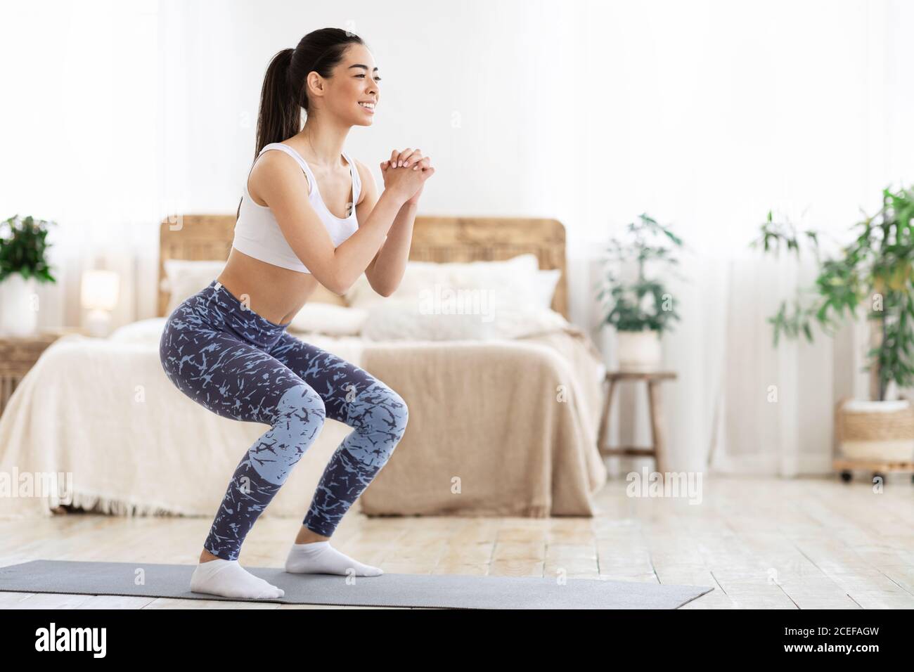Squats at home hi-res stock photography and images - Alamy