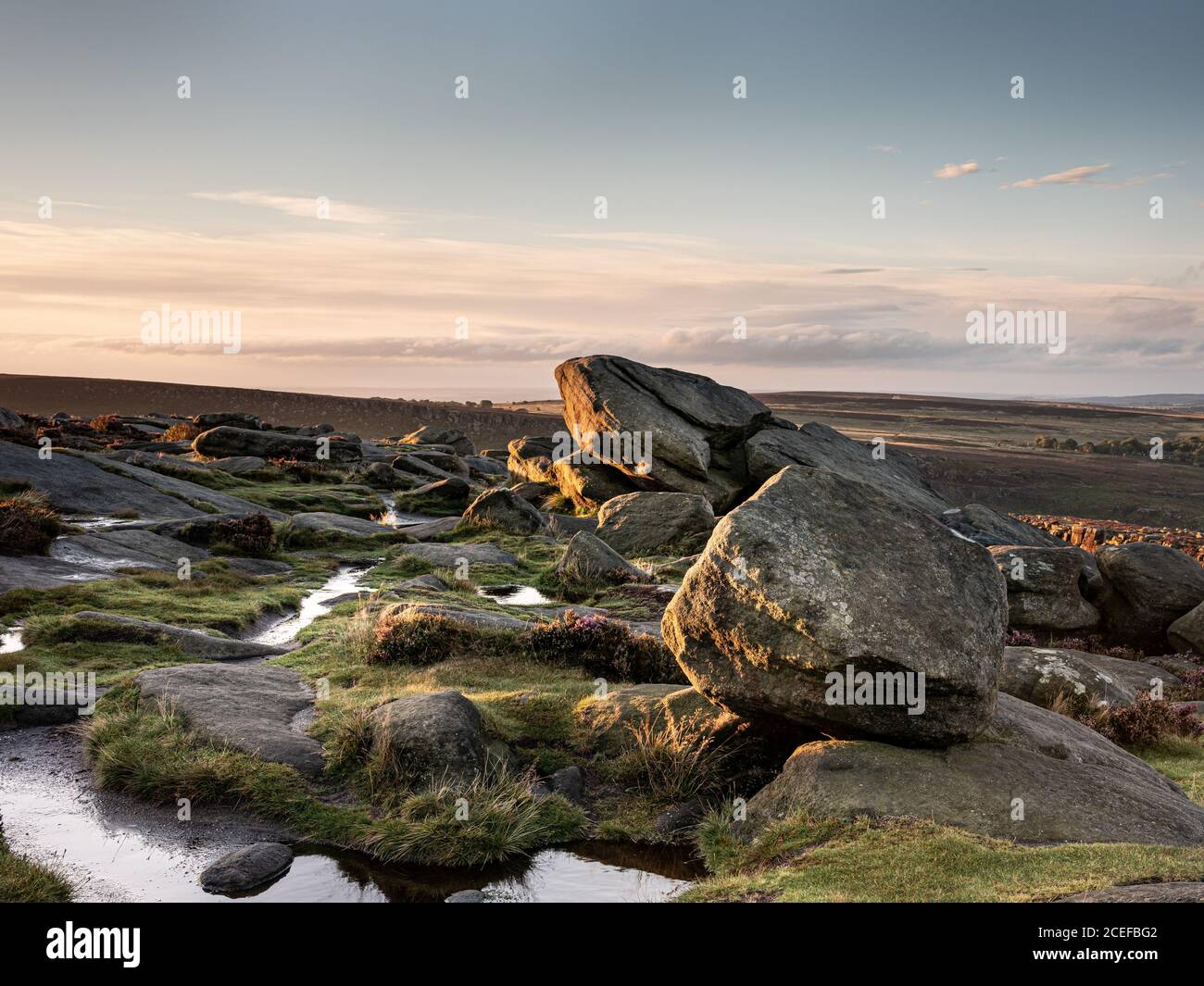 Higger tor peak district hi-res stock photography and images - Alamy